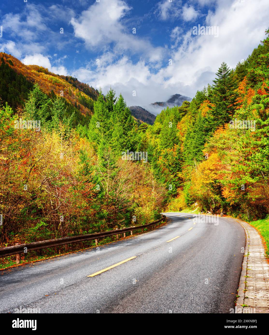 Scenic bending mountain road hi-res stock photography and images - Alamy