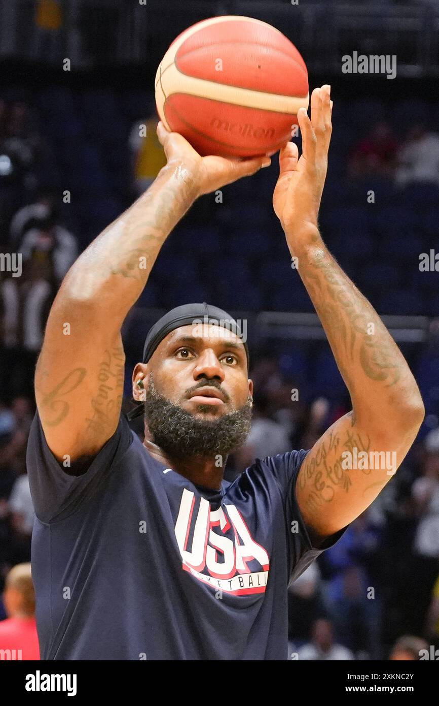 Lebron James of Usa warms up during the International Friendly ...