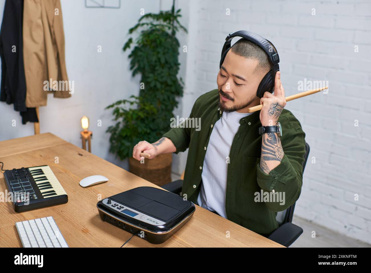 Handsome man plays keyboard hi-res stock photography and images - Alamy