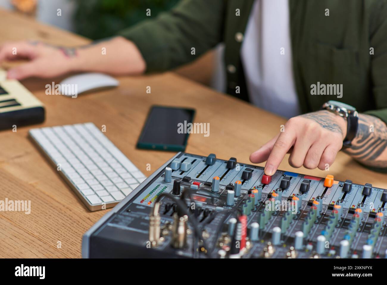 Man in a studio hi-res stock photography and images - Alamy