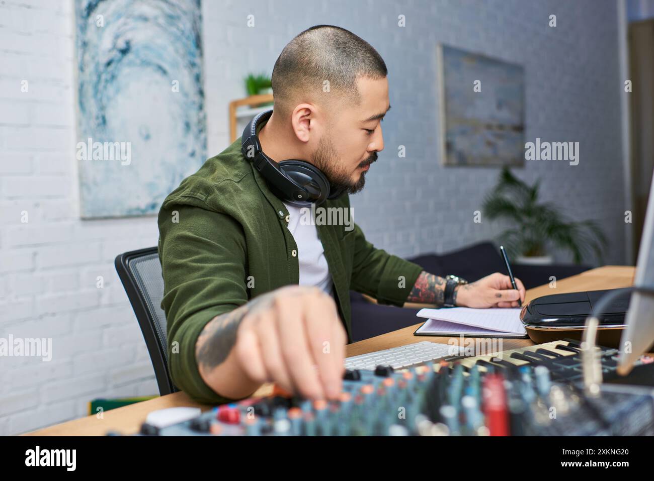 Professional instrumentalist hi-res stock photography and images - Alamy
