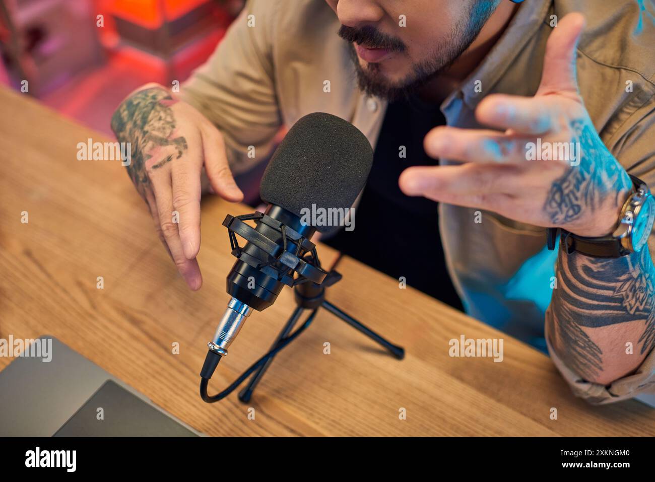 Podcast producer studio hi-res stock photography and images - Alamy
