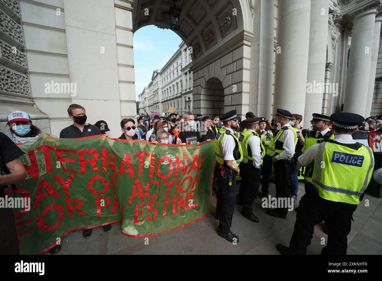 Workers and trade unionists from Workers for a Free Palestine blockade ...