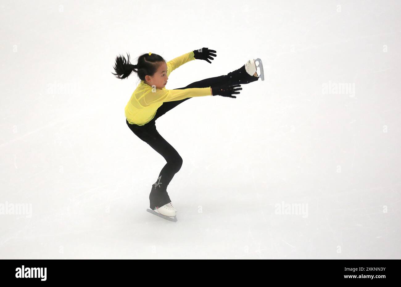 Children learn ice skating during the summer vacation in Shenyang City ... Children learn ice skating during the summer vacation in Shenyang City ...