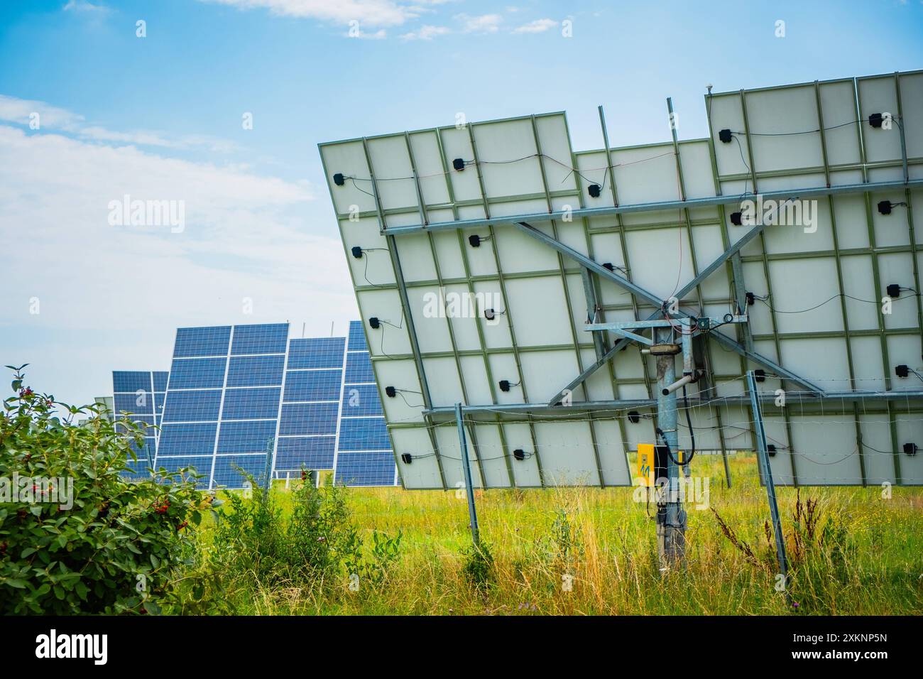 Photovoltaik Anlage auf einem Feld, Bayern, Deutschland Editorial use ...