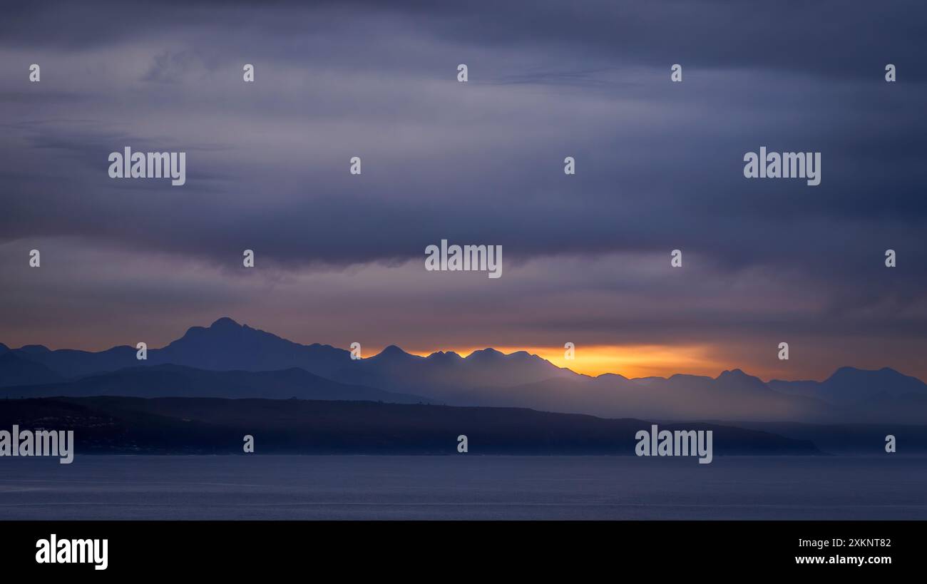 Vibing sunset hi-res stock photography and images - Alamy