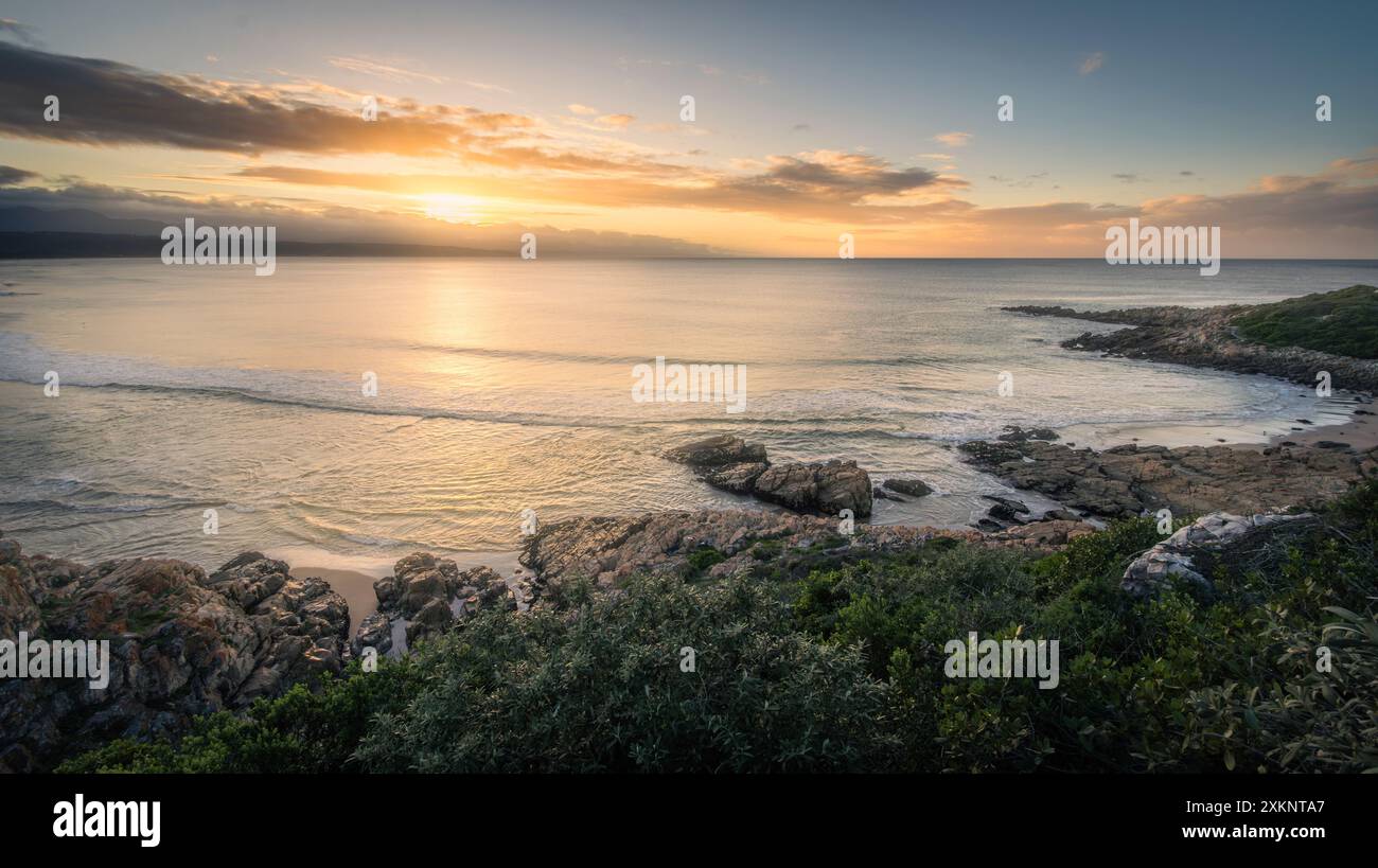 Vibing sunset hi-res stock photography and images - Alamy