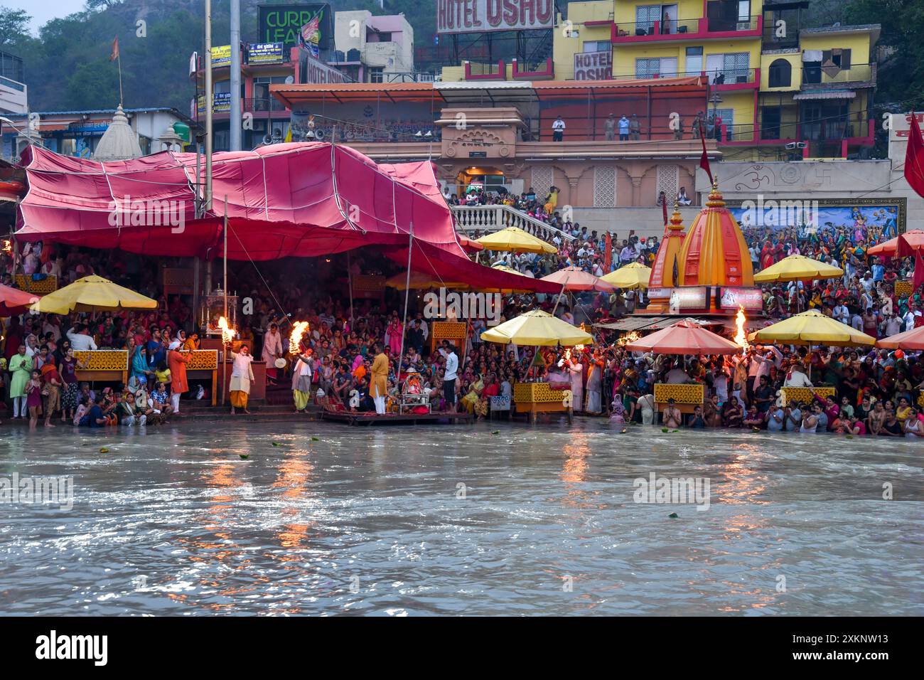 Ganga dussera, Religious hindu people bathing at famous har ki pauri ...