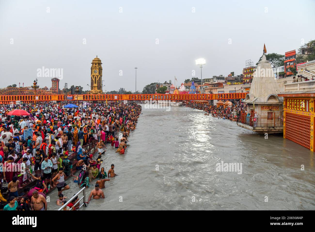 Ganga dussera, Religious hindu people bathing at famous har ki pauri ...