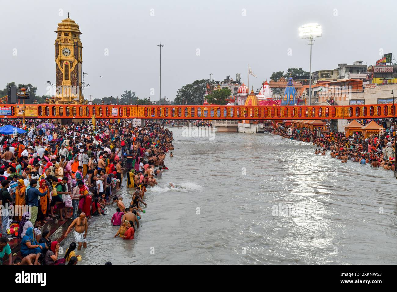 Ganga dussera, Religious hindu people bathing at famous har ki pauri ...