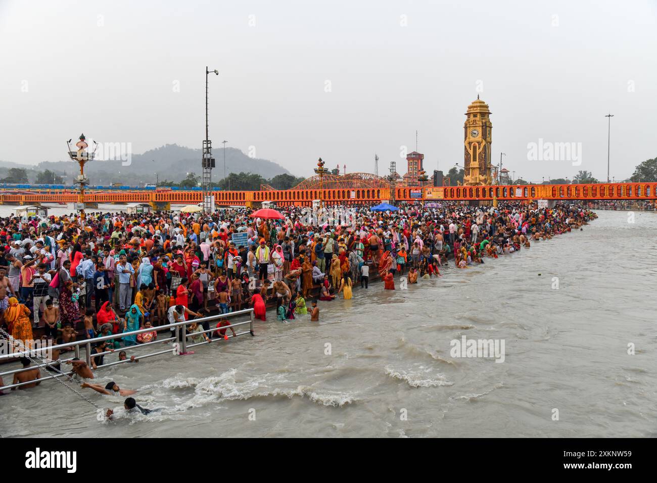 Ganga dussera, Religious hindu people bathing at famous har ki pauri ...