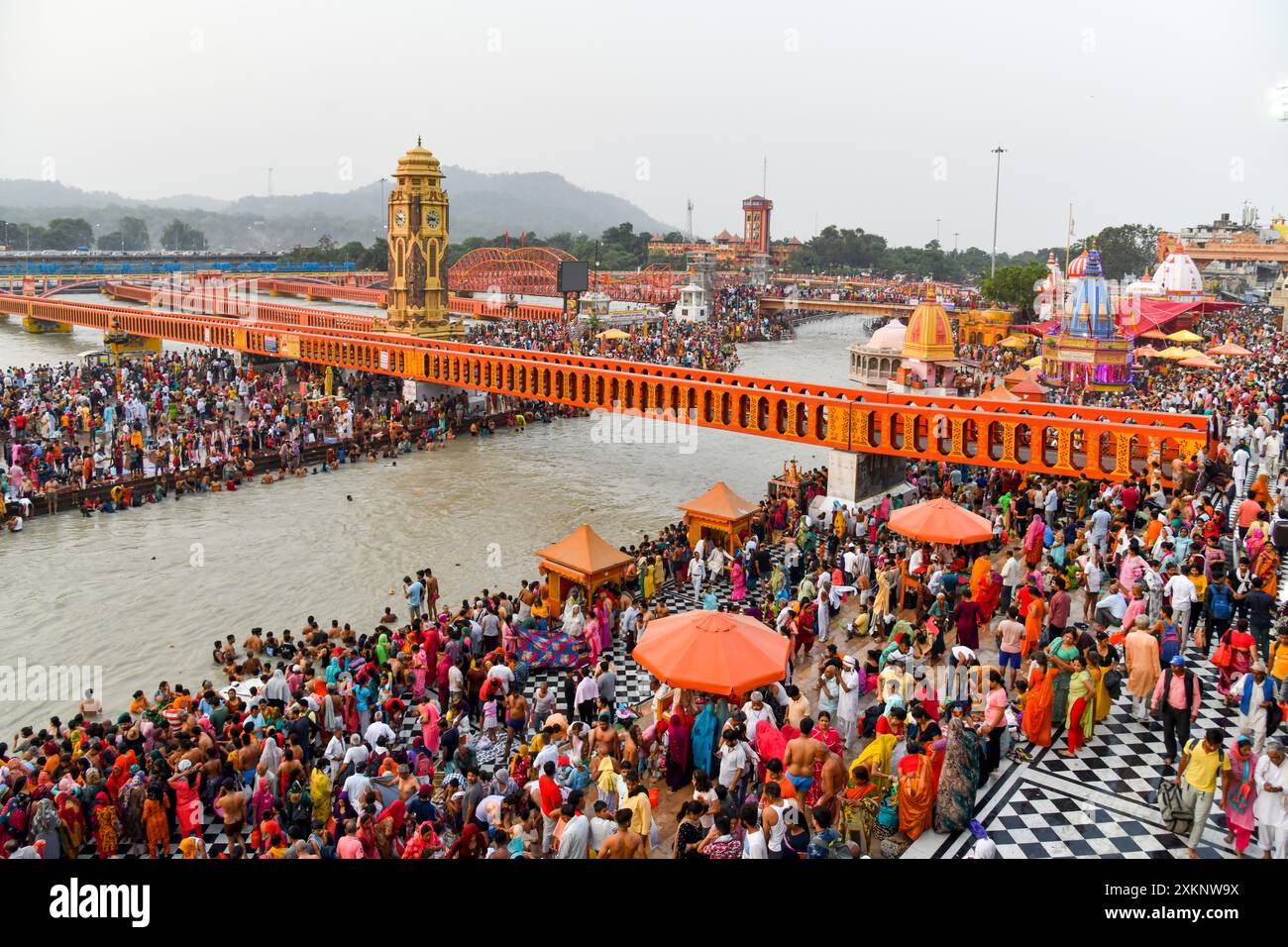 Ganga dussera, Religious hindu people bathing at famous har ki pauri ...
