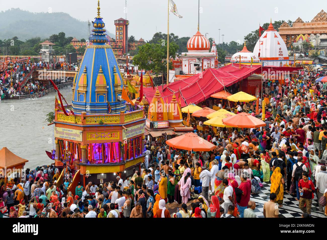 Ganga dussera, Religious hindu people bathing at famous har ki pauri ...