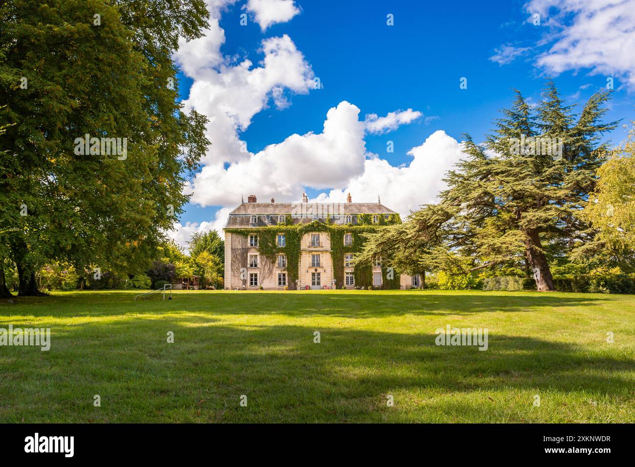 Chateau du vau hi-res stock photography and images - Alamy
