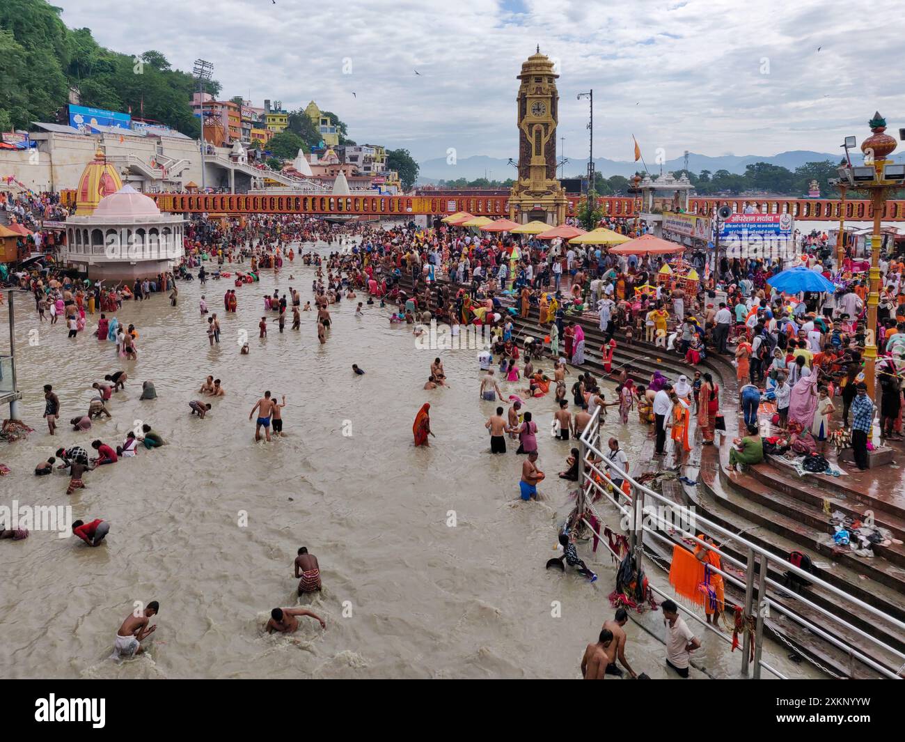 Ganga dussera, Religious hindu people bathing at famous har ki pauri ...