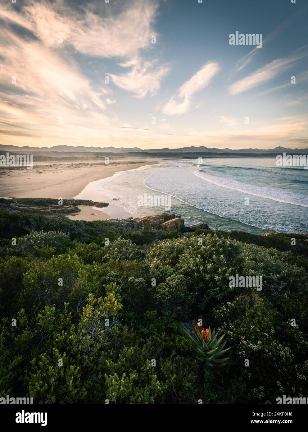 Vibing sunset hi-res stock photography and images - Alamy