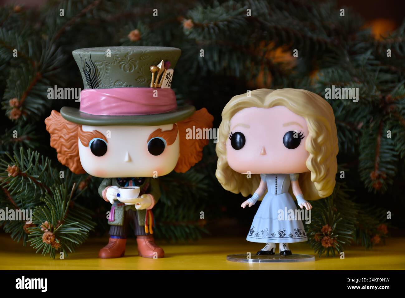 Tree branches yellow hi-res stock photography and images - Alamy