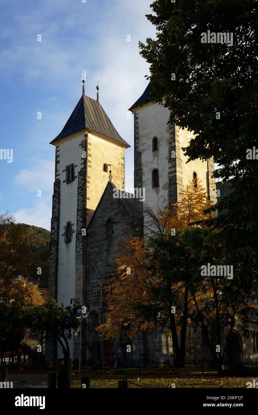 Congregation outside church hi-res stock photography and images - Alamy