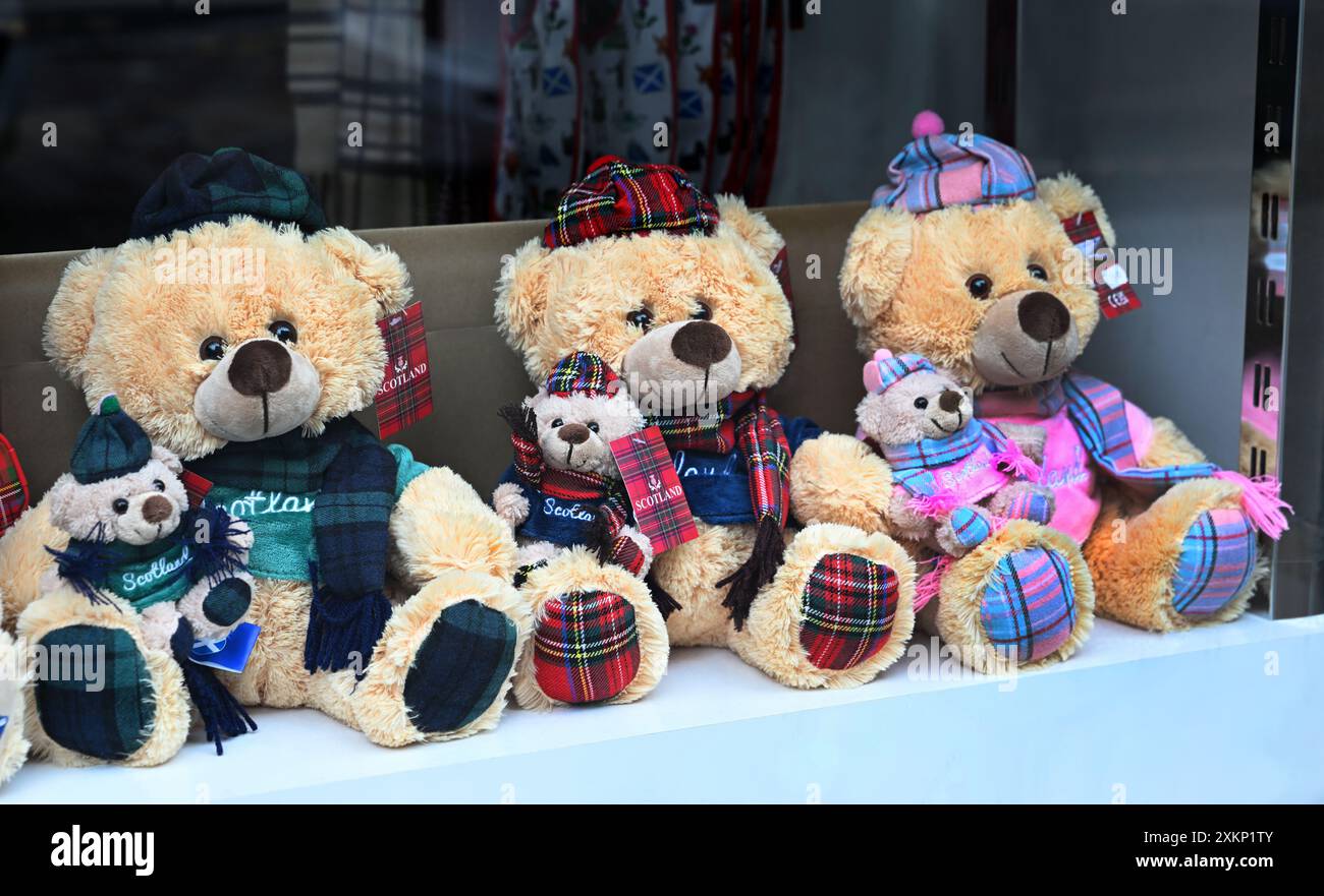 Teddy Bears in shop window Glasgow Stock Photo - Alamy