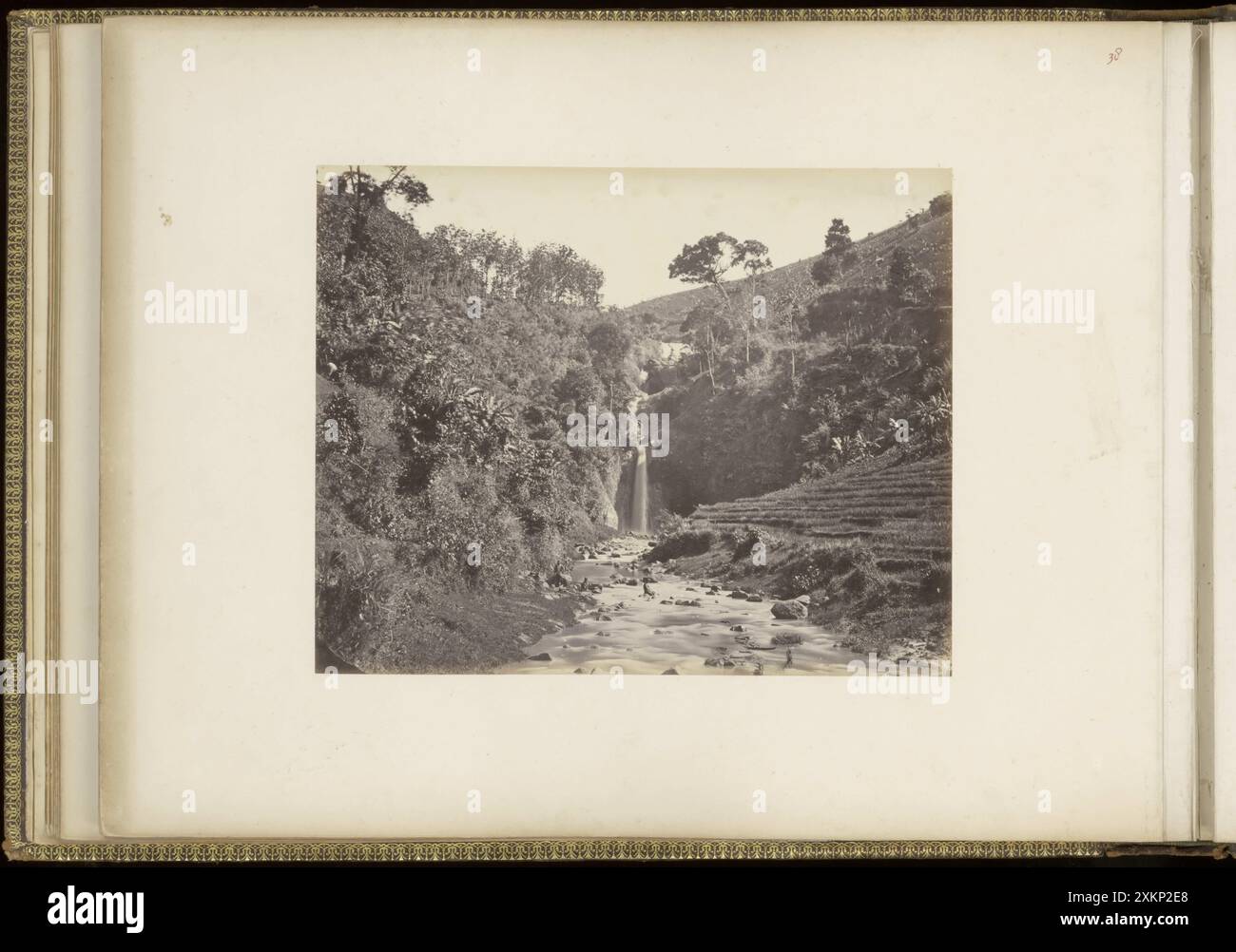 Colonial era mansions hi-res stock photography and images - Alamy