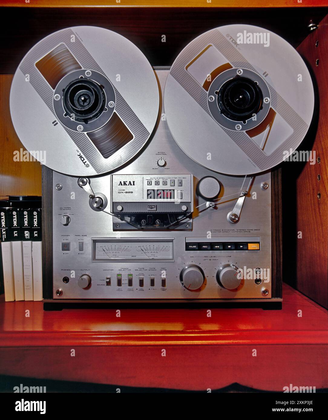 Akai GX 625 reel to reel tape recorder, 1970s hi fi music player Stock Photo - Alamy