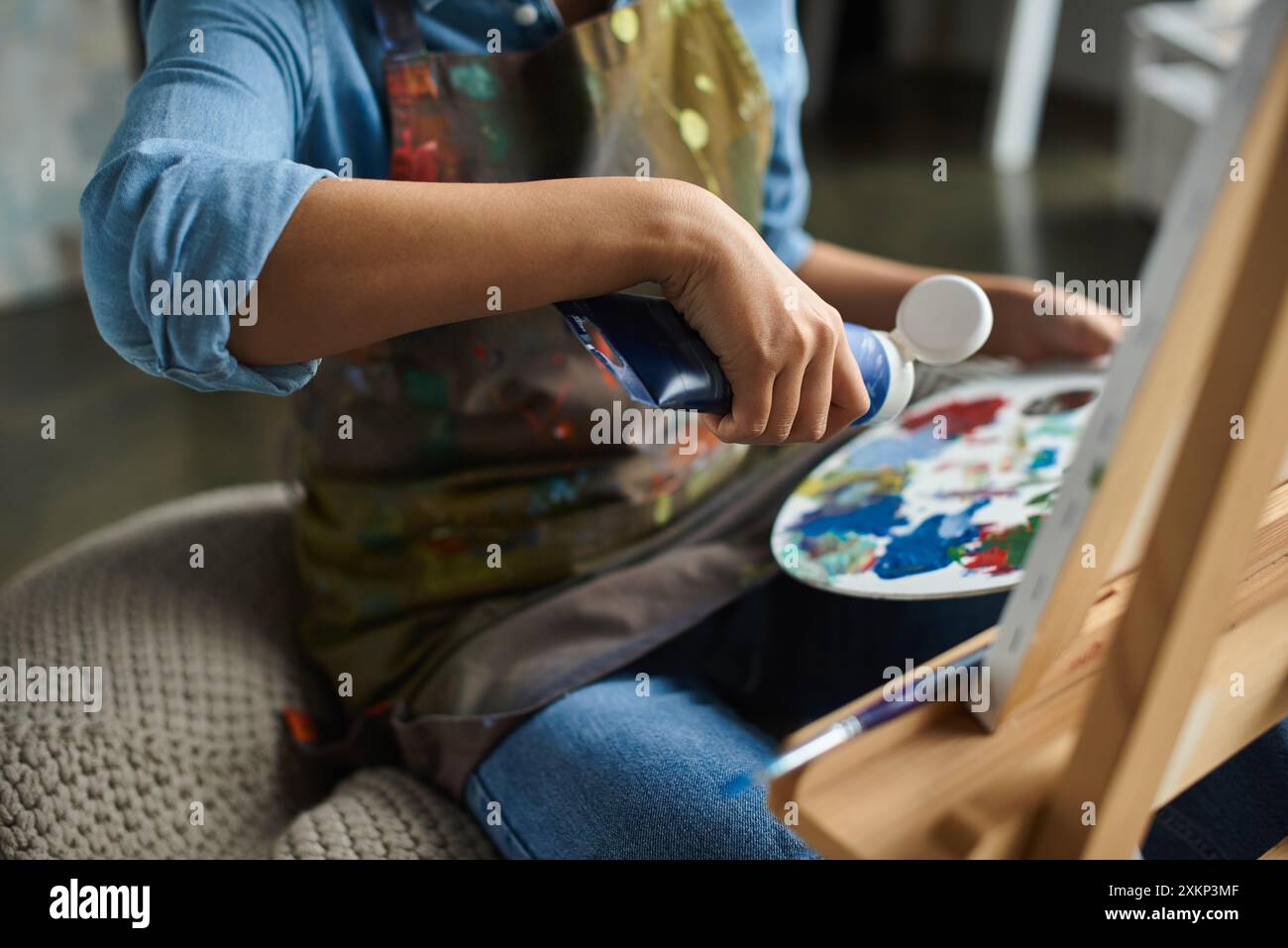 Asian female painter wearing hi-res stock photography and images - Alamy