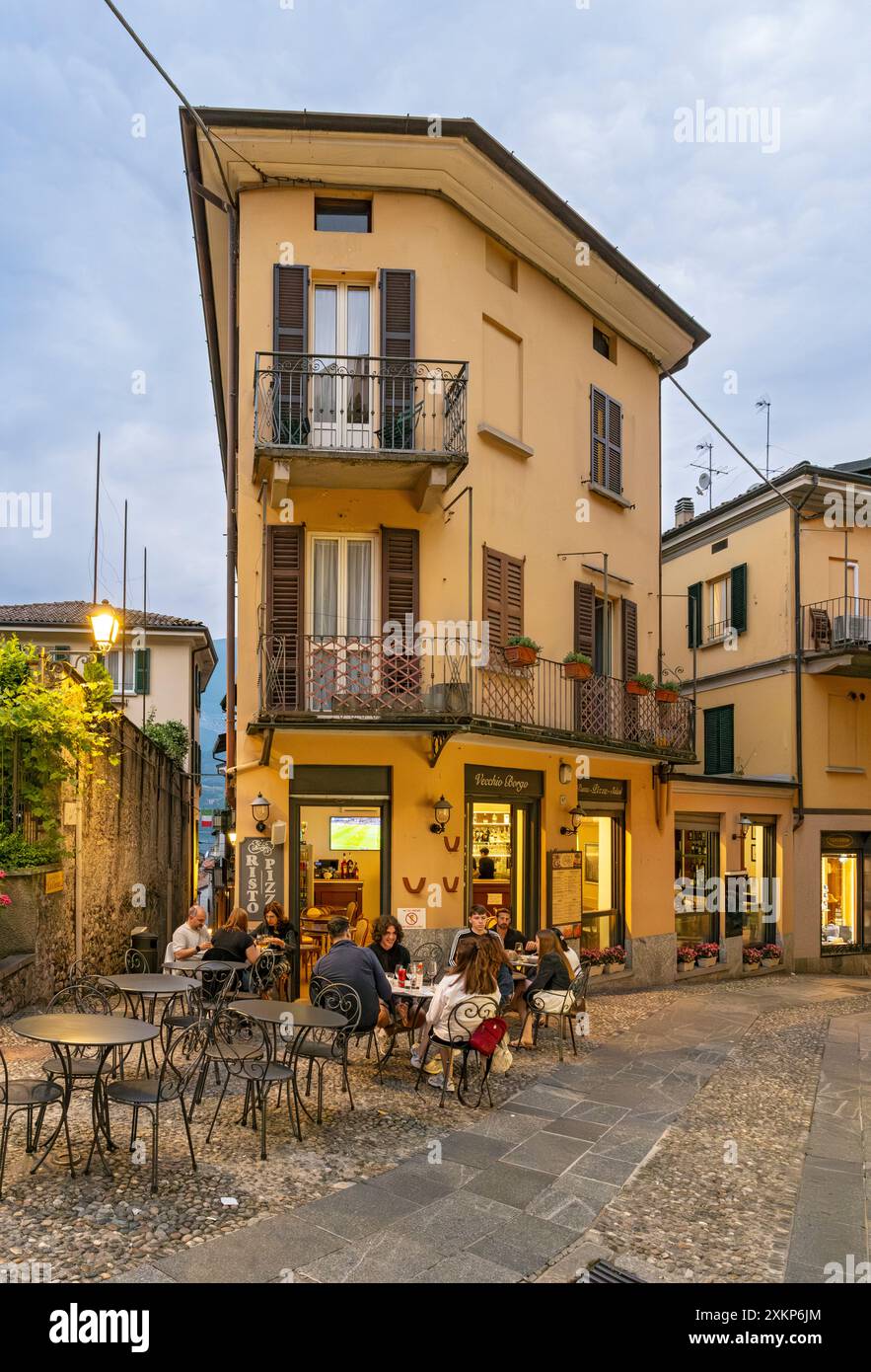 Streets of como at lake como hi-res stock photography and images - Alamy