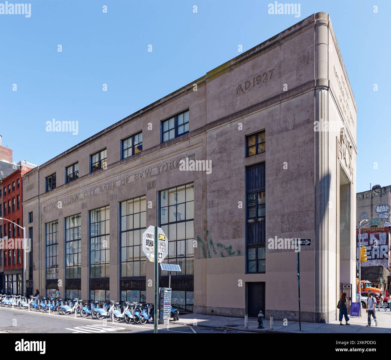 NYC Chinatown: The monolithic limestone landmark, National City Bank ...