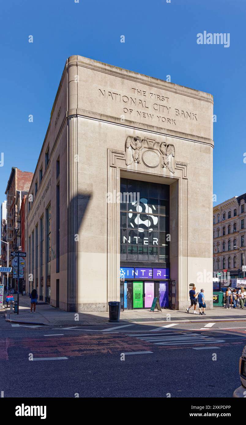 NYC Chinatown: The monolithic limestone landmark, National City Bank ...