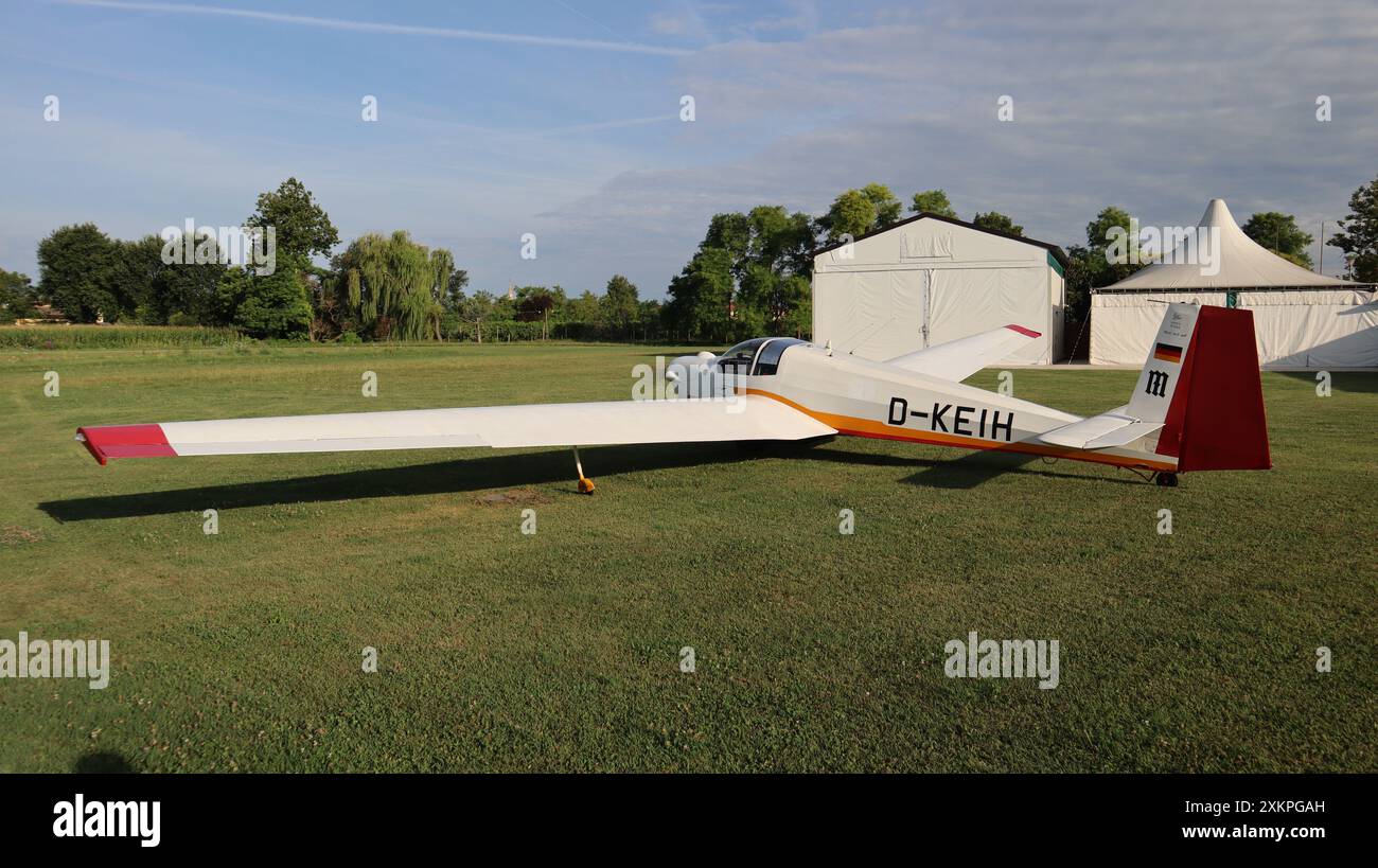 Aviazione efficiente hi-res stock photography and images - Alamy