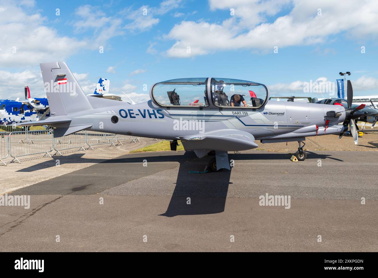 Diamond aircraft reconnaissance trainer hi-res stock photography and ...