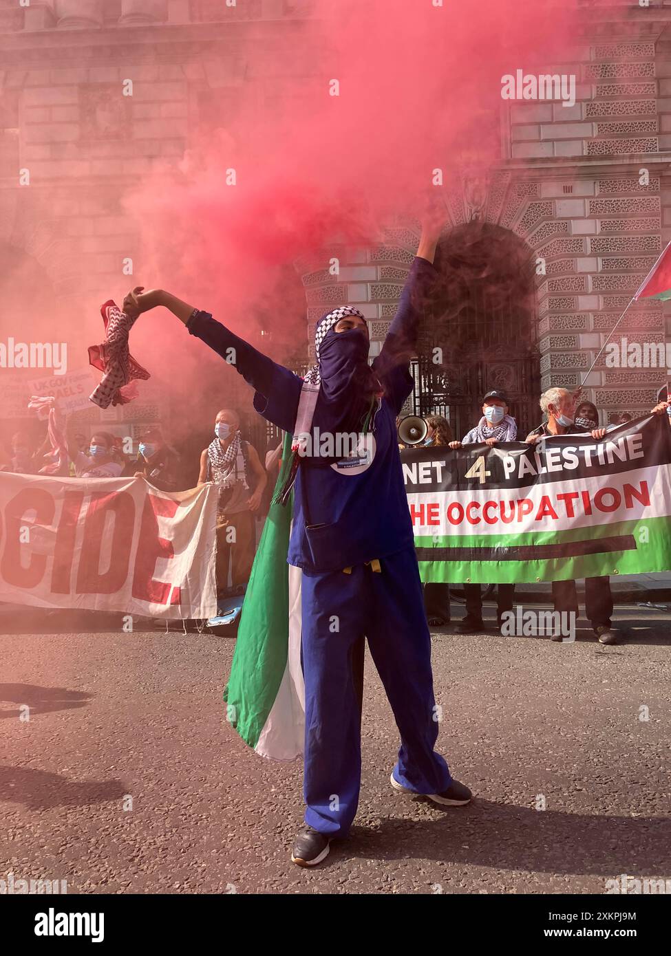Workers and trade unionists from Workers for a Free Palestine blockade ...