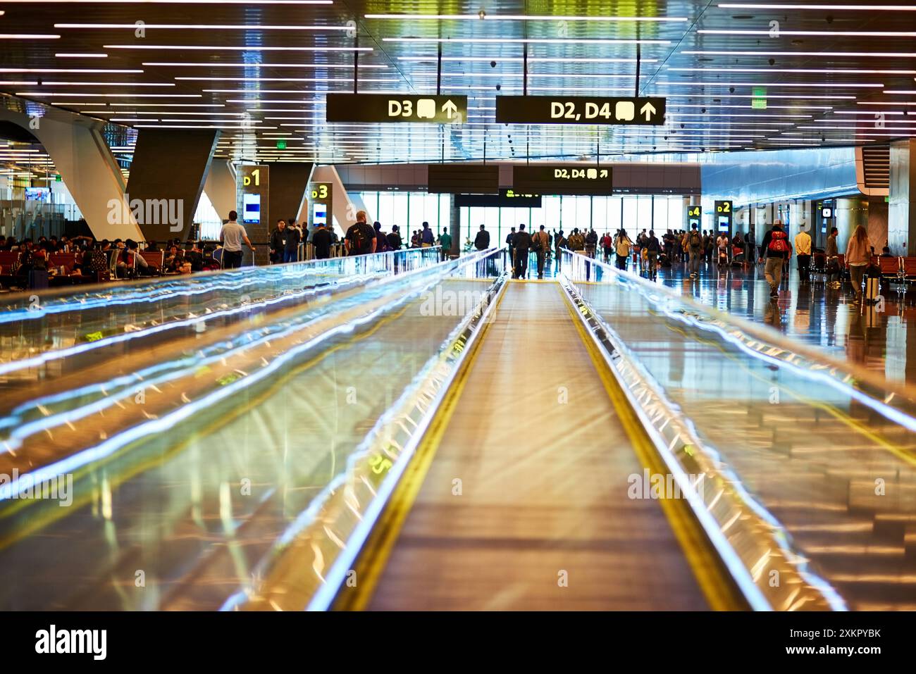 Lobby crowd hi-res stock photography and images - Alamy