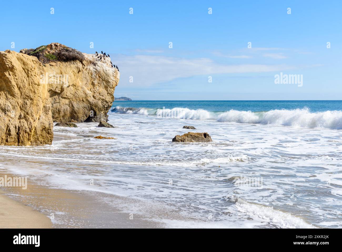 Wave on bech hi-res stock photography and images - Alamy