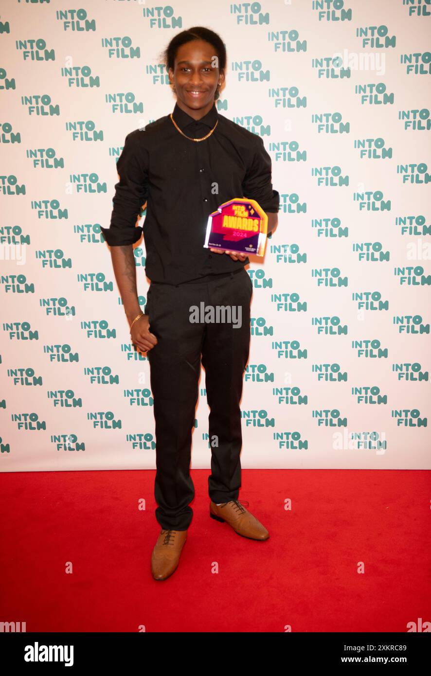 Laquarn McQueen with the Best Film - aged 16 -19 award for "Stop" at ...