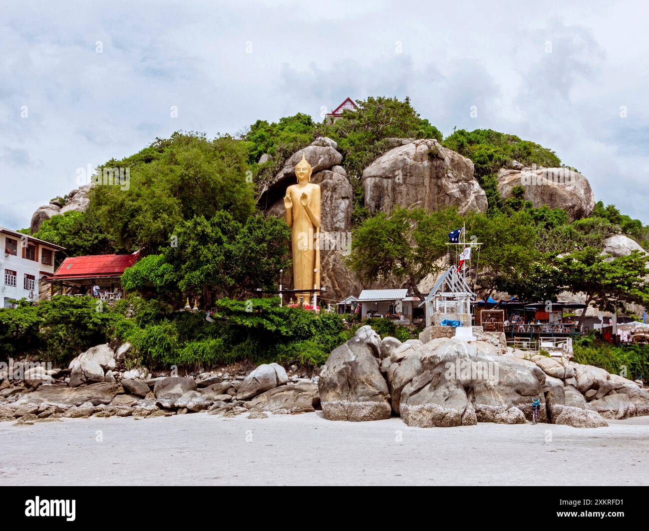 Golden Buddha at Khao Takiap (Hua Hin Beach in Hua Hin/Thailand Stock Photo - Alamy
