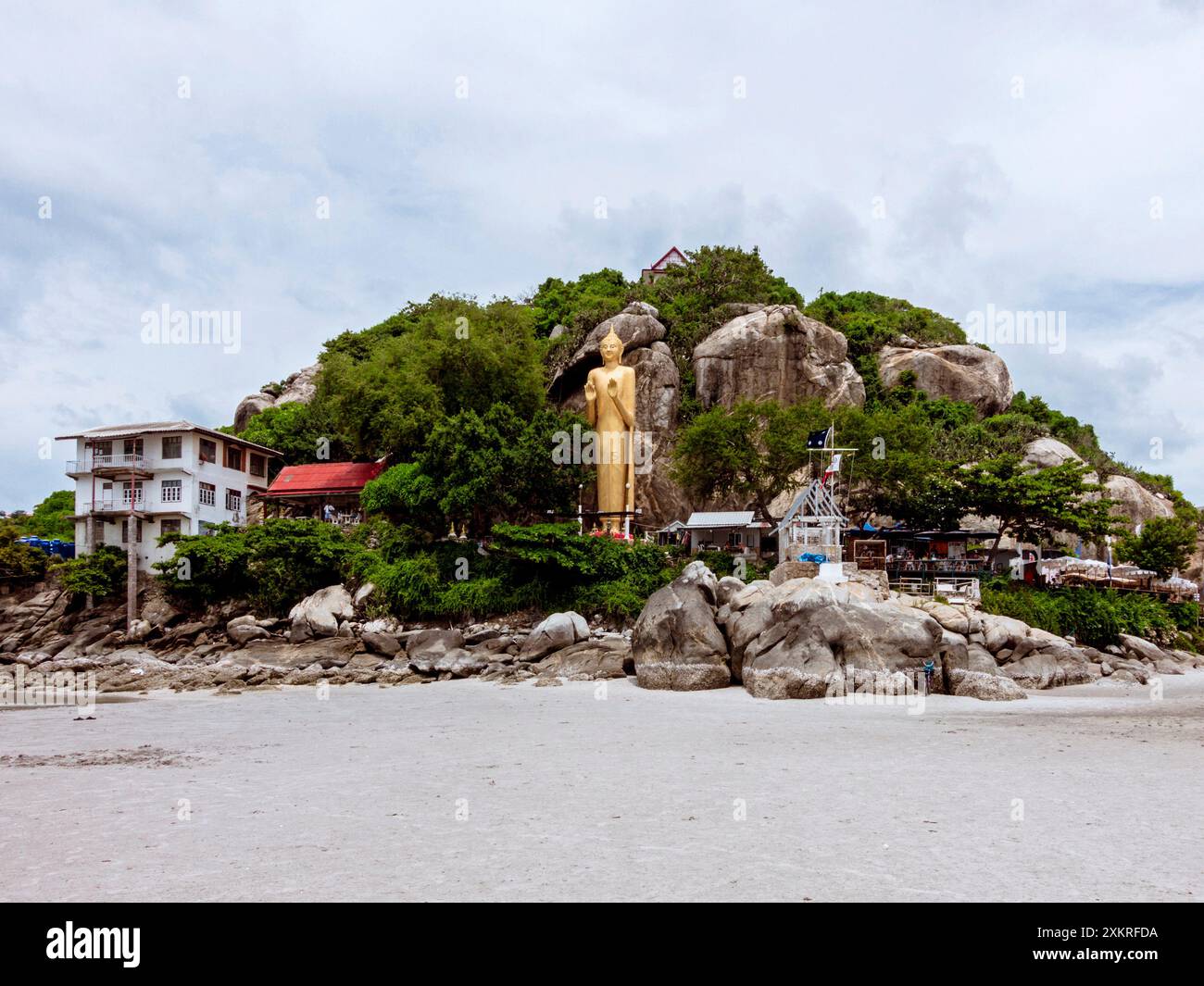 Golden Buddha at Khao Takiap (Hua Hin Beach in Hua Hin/Thailand Stock Photo - Alamy