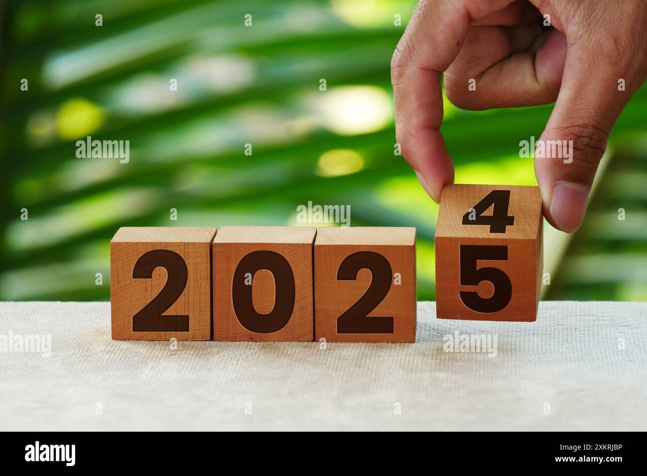 Transition from 2024 2025 hi-res stock photography and images - Alamy