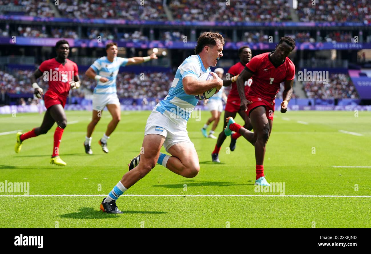 Argentina's tomas elizalde scoring a try against kenya during the rugby ...