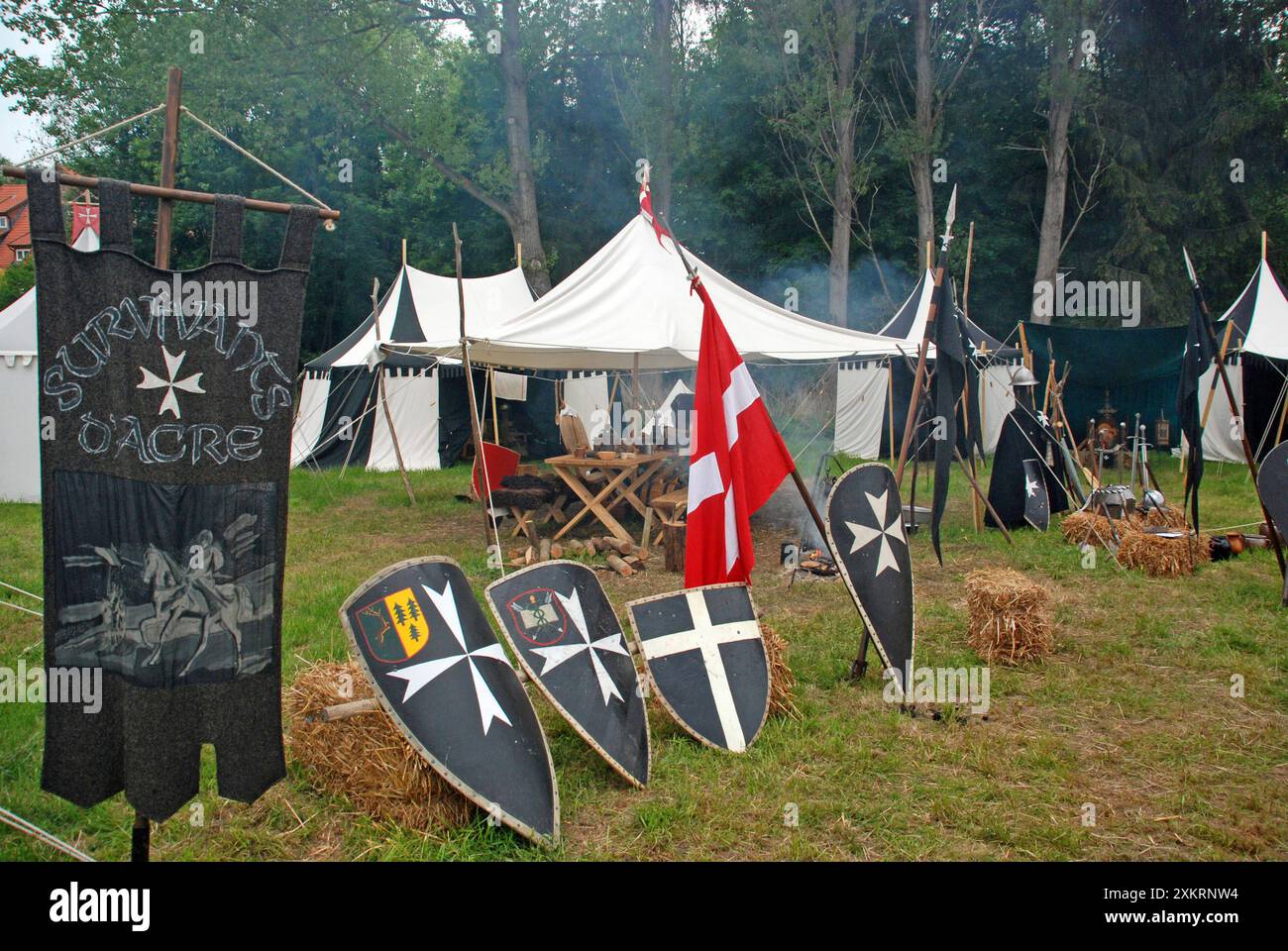 Schwerter waffen waffen hi-res stock photography and images - Alamy