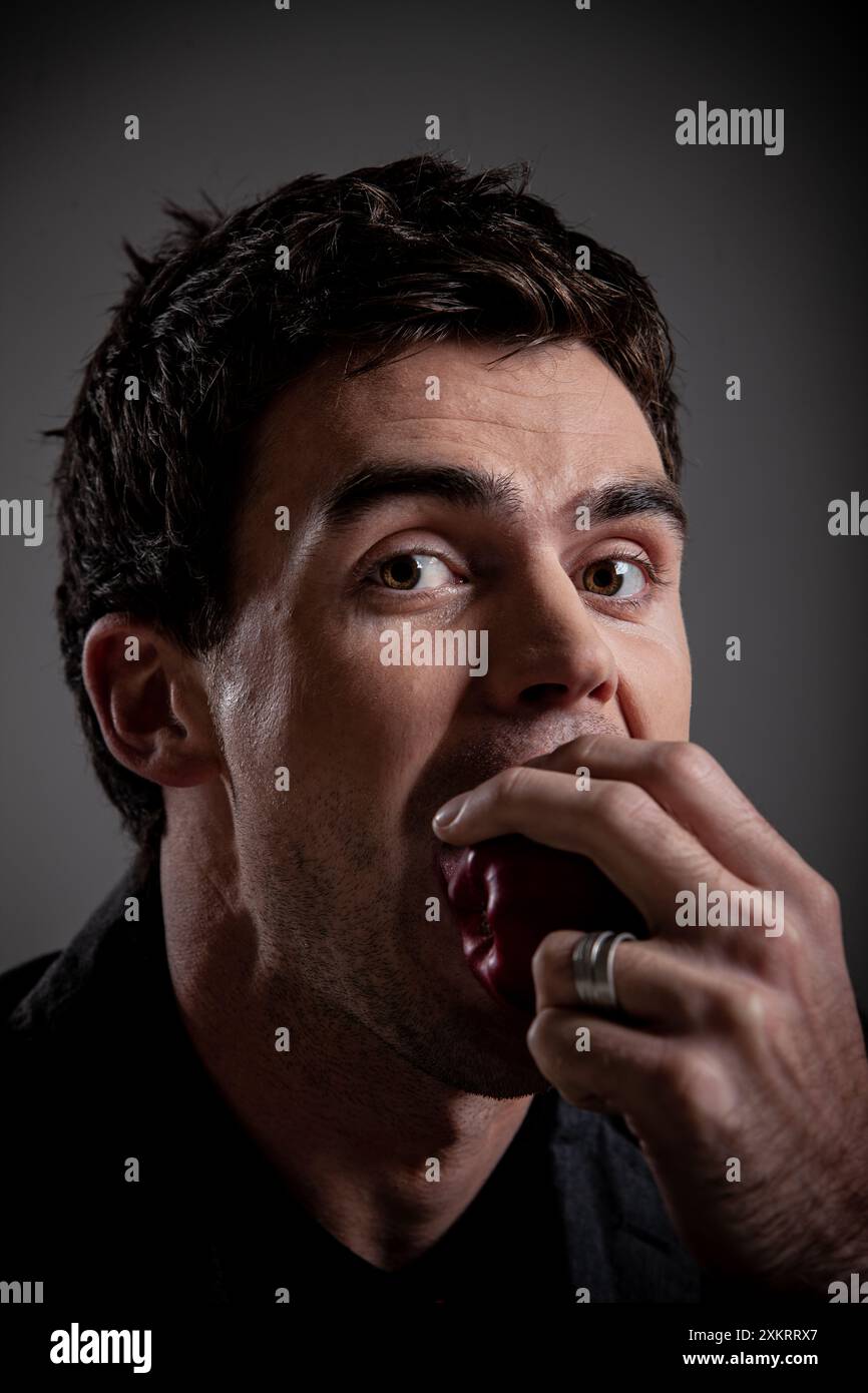Jimmy anderson bowling hi-res stock photography and images - Alamy