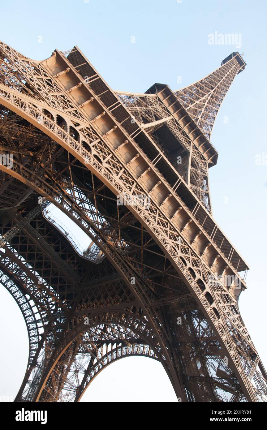 Paris 2024 tour eiffel hi-res stock photography and images - Alamy