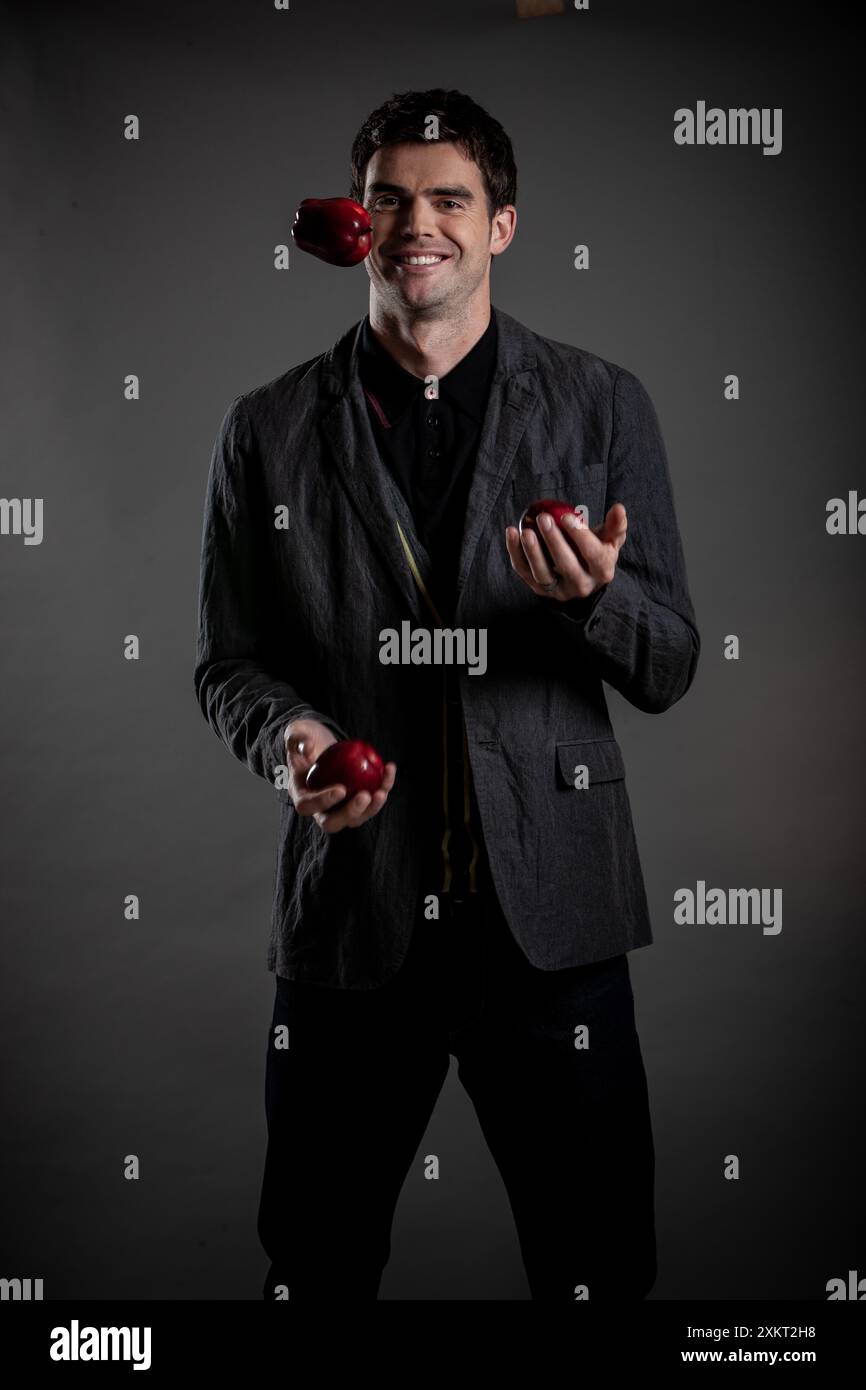Jimmy anderson bowling hi-res stock photography and images - Alamy