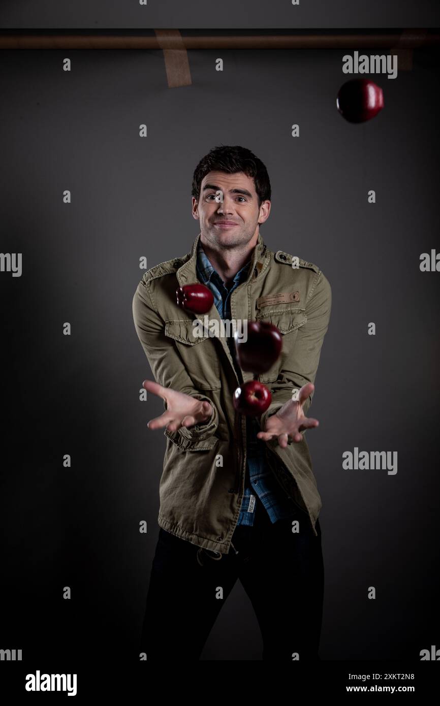 Jimmy anderson bowling hi-res stock photography and images - Alamy