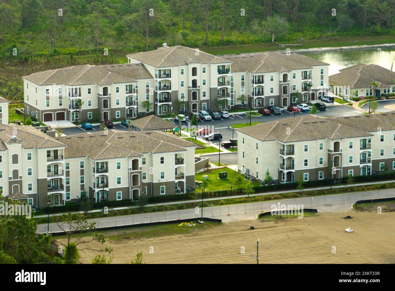 Florida suburban condos car parking hi-res stock photography and images ...