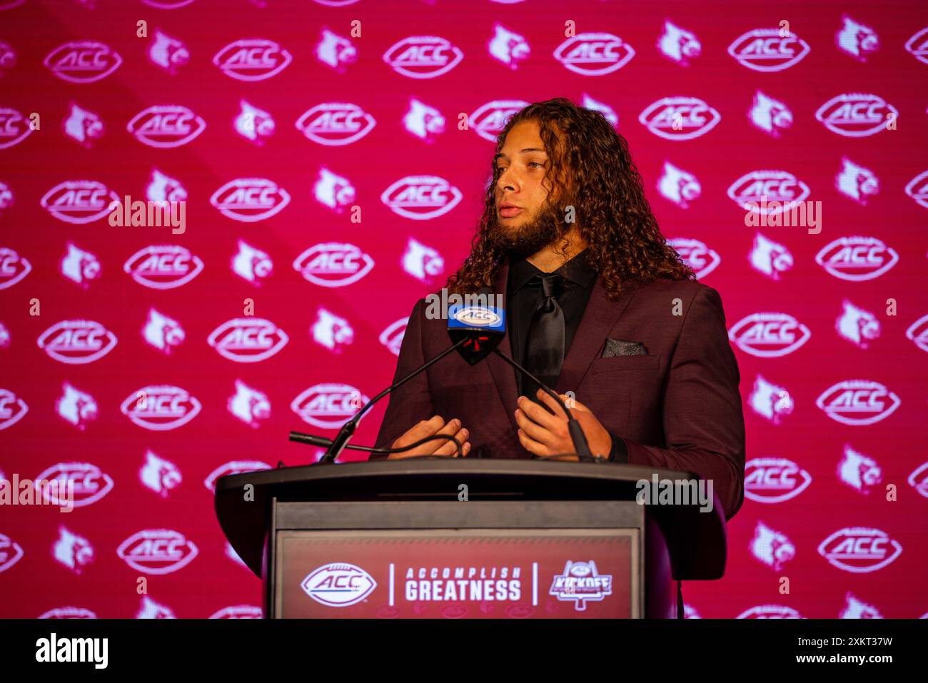 Charlotte, NC, USA. 24th July, 2024. Louisville Cardinals defense ...