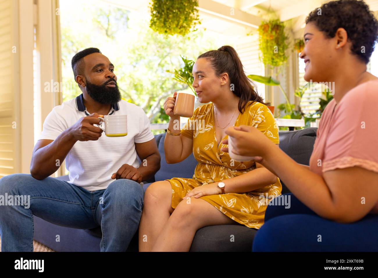 Group close friends sitting on hi-res stock photography and images - Alamy
