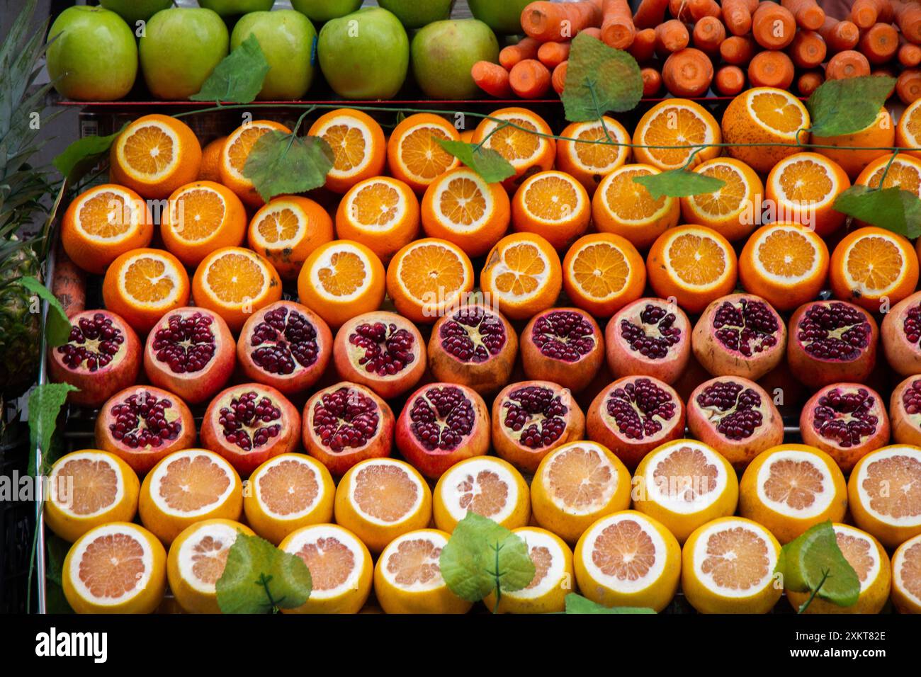 Sale of various fruits at the local market Stock Photo - Alamy