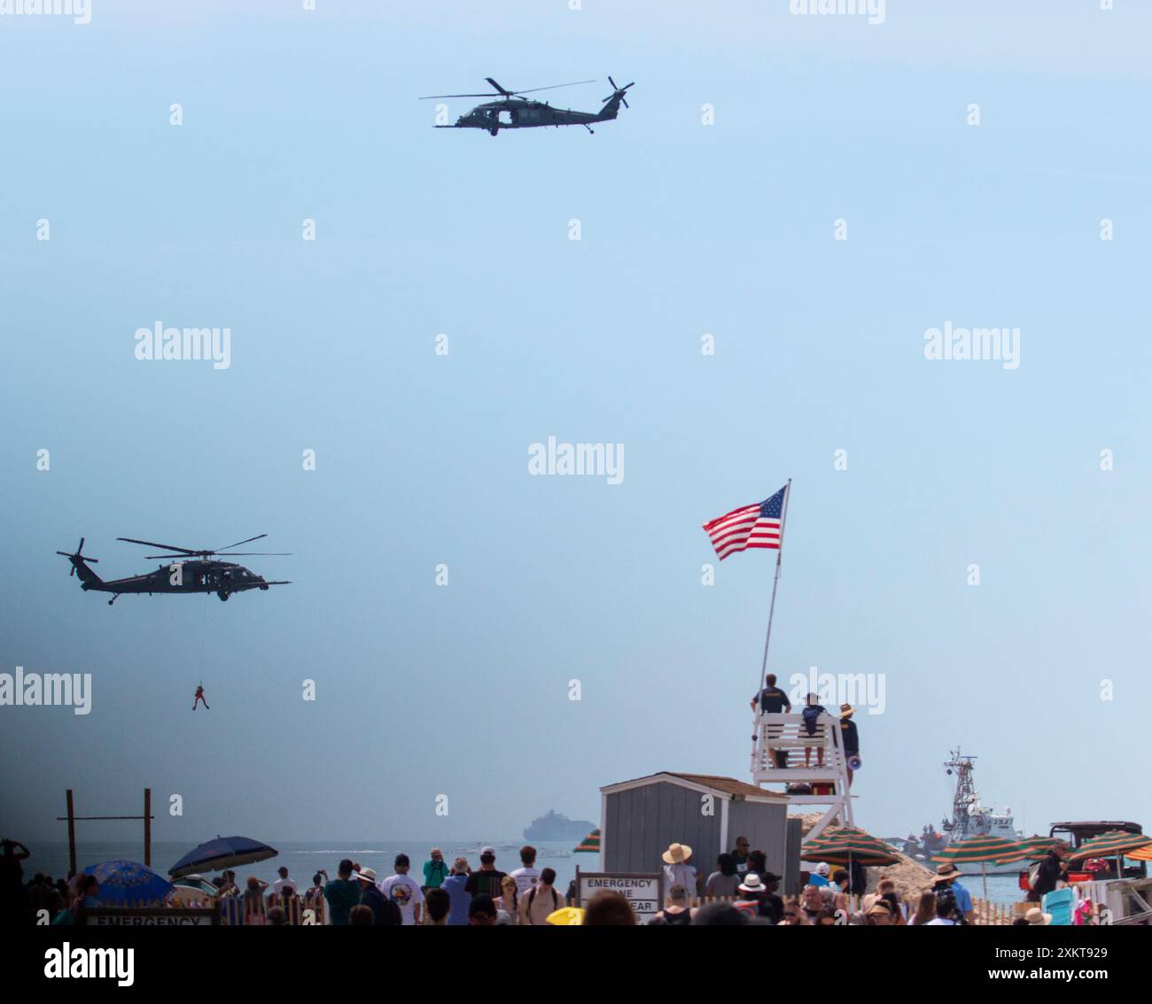 Black hawk helicopter american flag hi-res stock photography and images ...