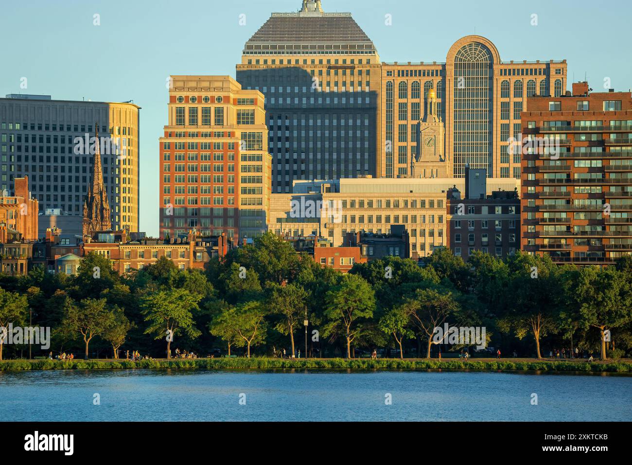 Rivers skylines hi-res stock photography and images - Alamy